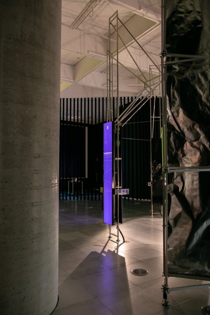 Melburne formuojasi australiška menininko Julijono Urbono planetos ...